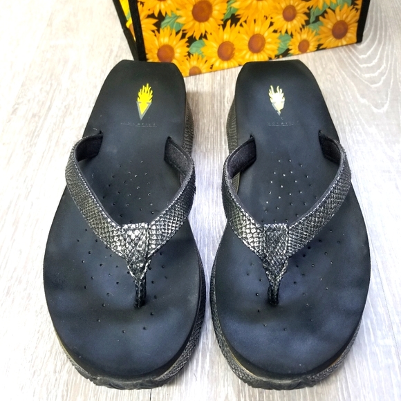 Volatile | Shoes | Volatile Platform Flip Flops | Poshmark